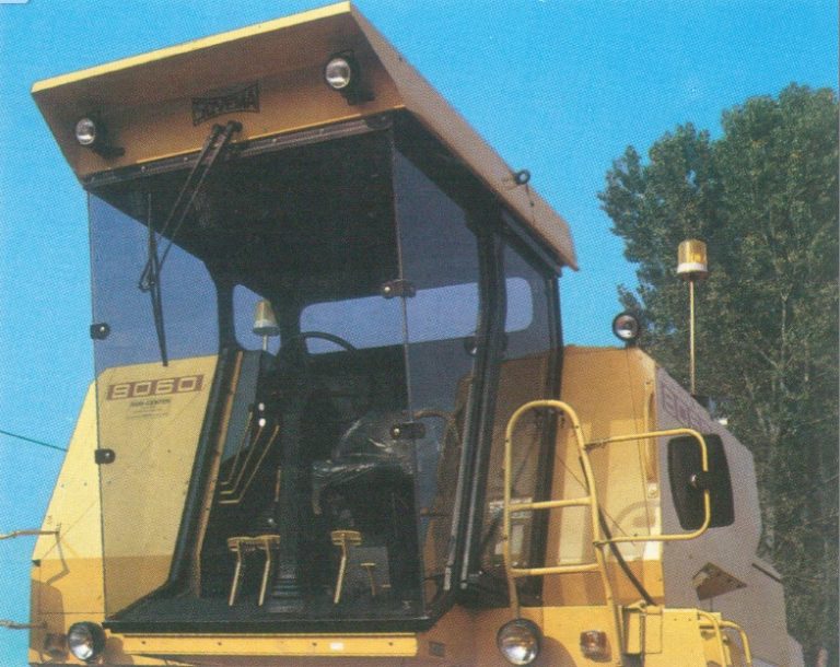 Sliding door for driver's cabins